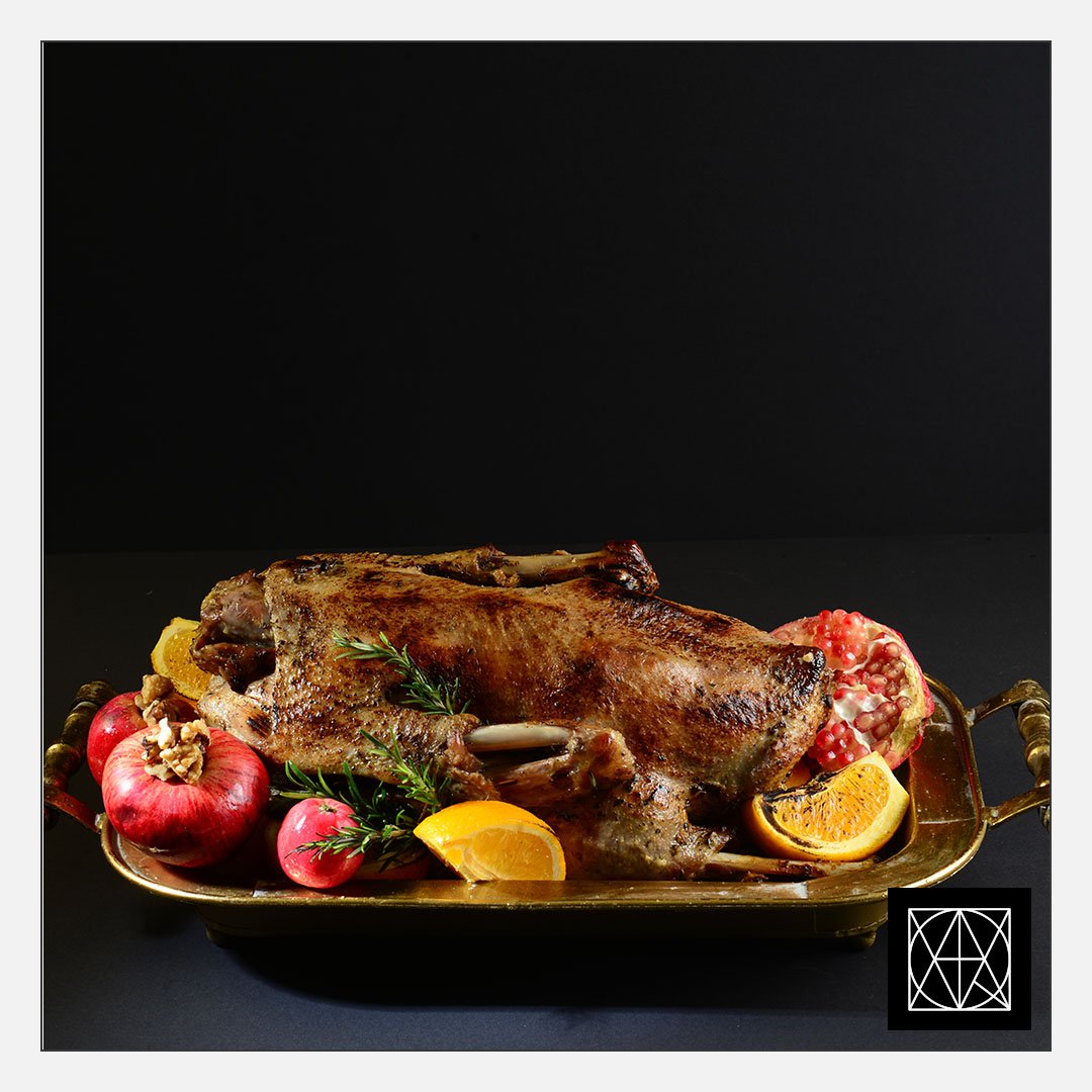 Kepta marinuota žąsis (±4 kg), įdaryta kriaušėmis ir obuoliais ...