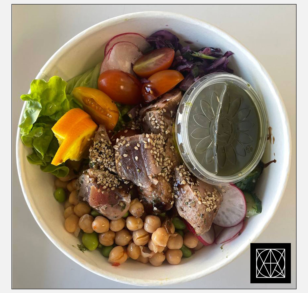 Tuna Poke Bowl – lengvai keptas tunas, ryžiai, agurkai, Wakame jūros ...