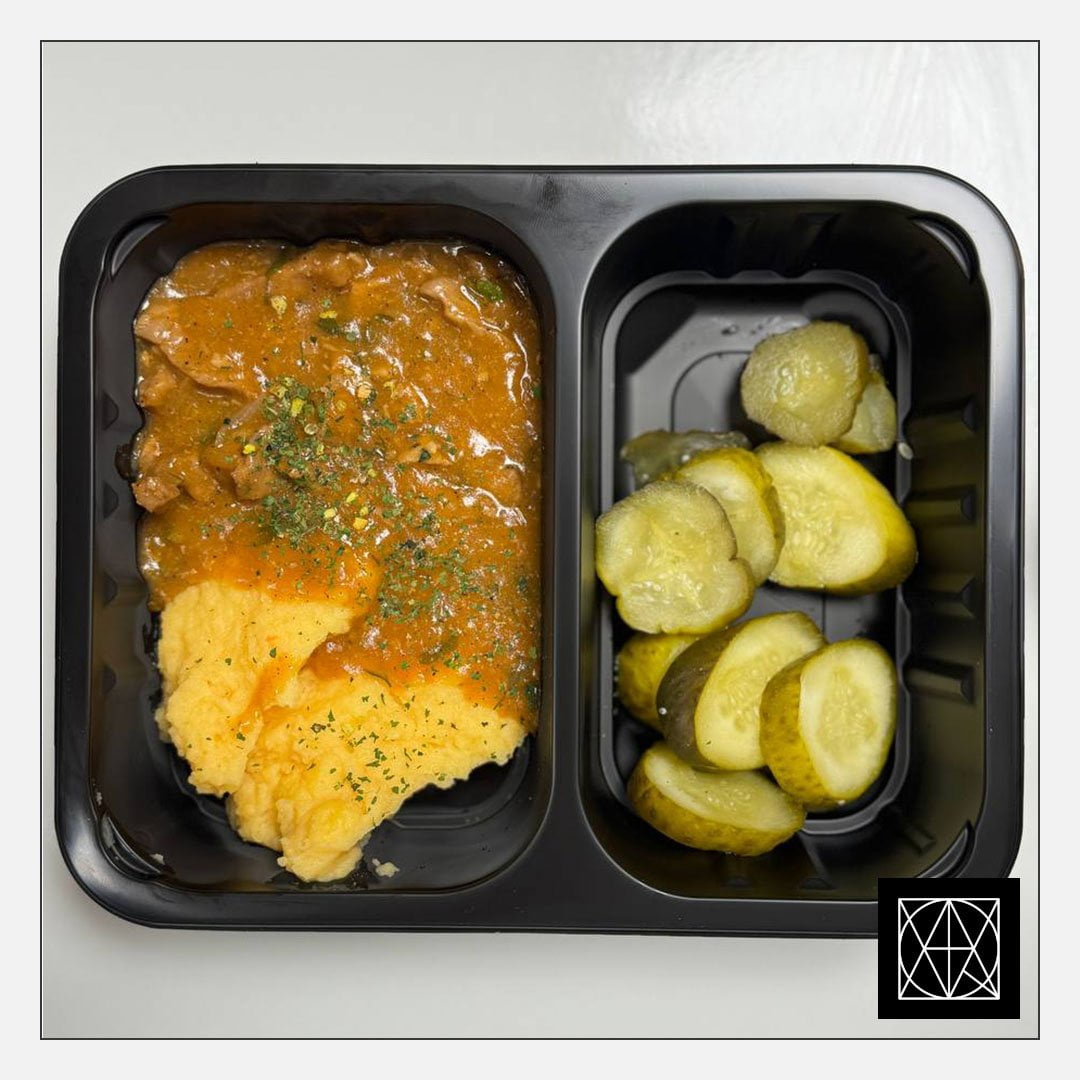 Jautienos befstrogenas, pateikiamas su bulvių-moliūgų koše ir ...